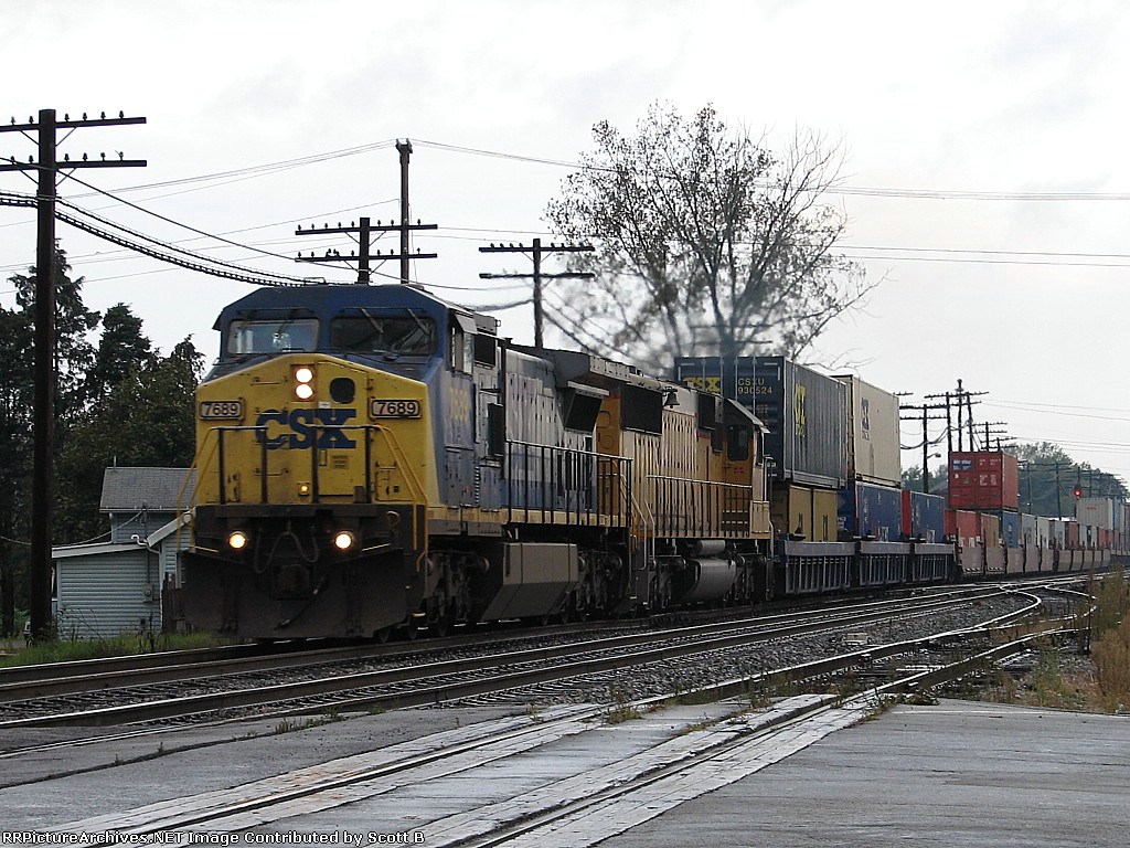 CSX 7689 Q16430............CSXT 7689 & UP 9851............................35 platforms (short)